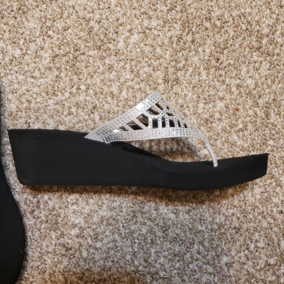 Blue Fin | Shoes | Sandals | Poshmark